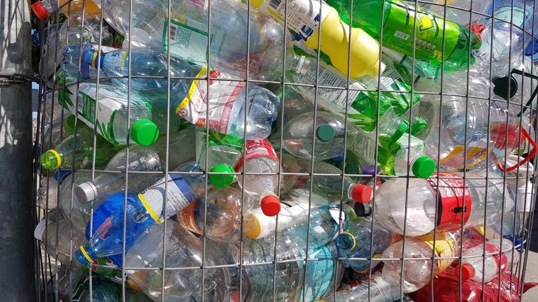 What is the best way to tackle plastic waste? | WHEB